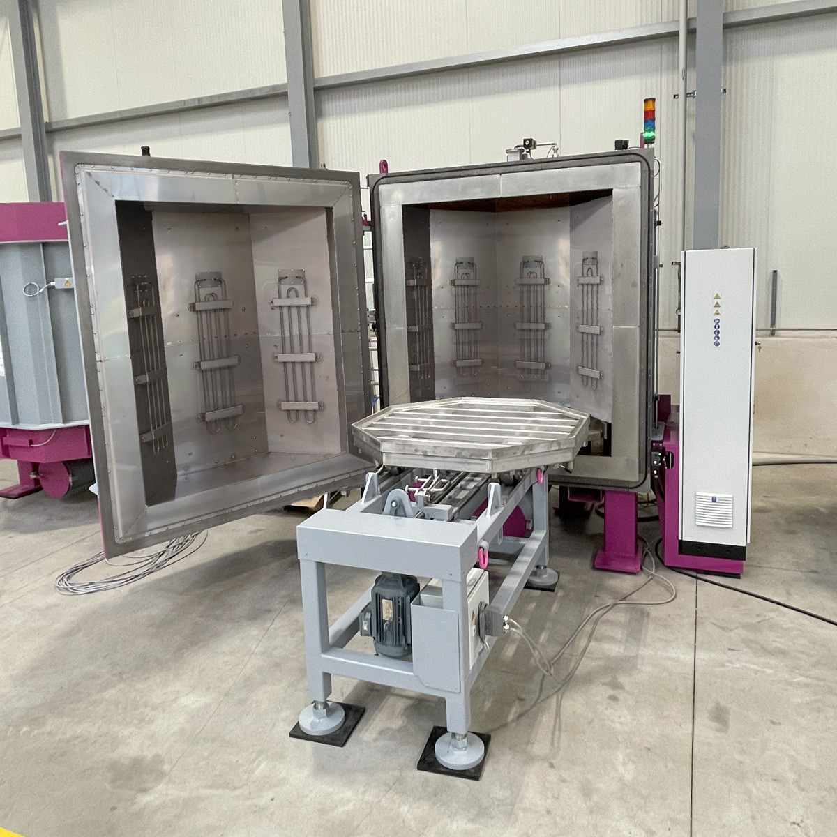Loading table simplifies cleaning of dies, components | Plastics ...