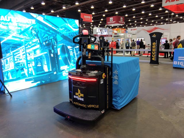 Pallet Mover AMR carries heavy loads | Plastics Machinery & Manufacturing